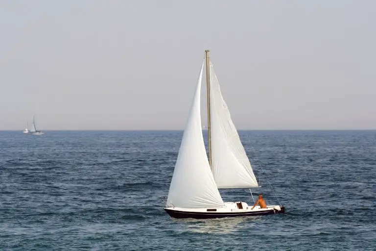 What are the Best Single-Handed Sailboats and Catamarans?