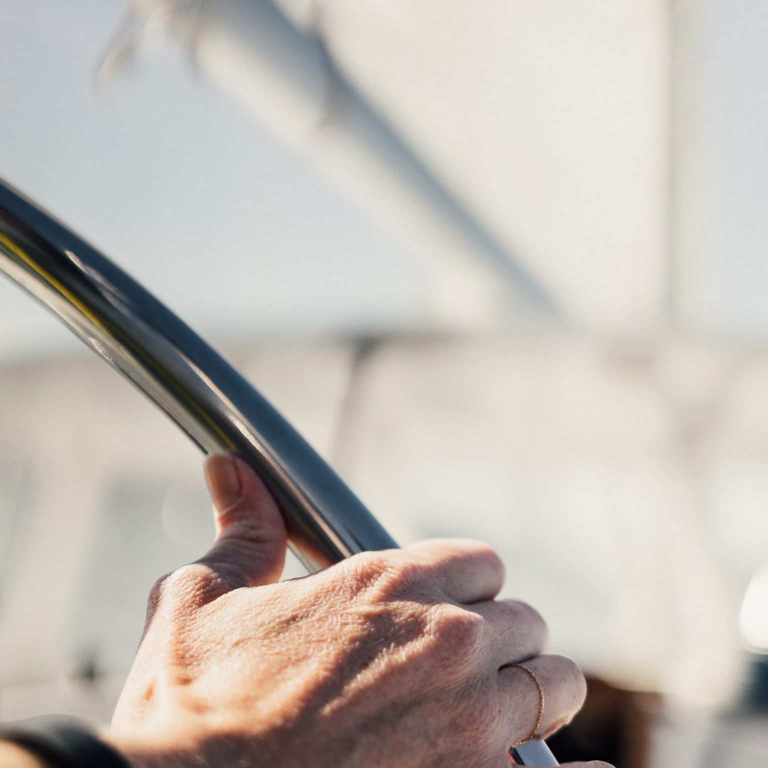 6 Best Sailboat Autopilot Systems