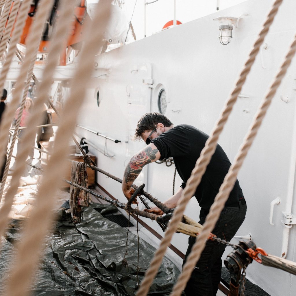 Best Sailing Knife: 13 Options Reviewed in 2025 - My Cruiser Life Magazine