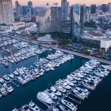 All Your Questions About Living On a Boat in a Marina Answered - What's ...